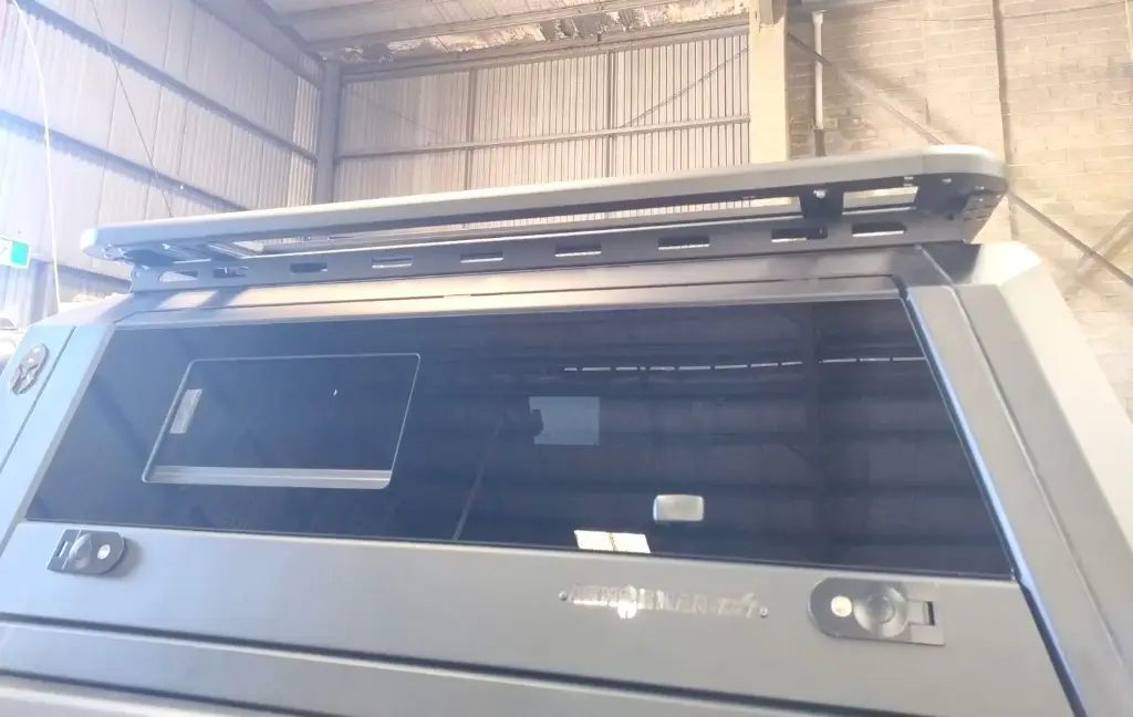 SLIDING SIDE WINDOW TUB CANOPY-LDV MEGA | ArmorMan 4x4